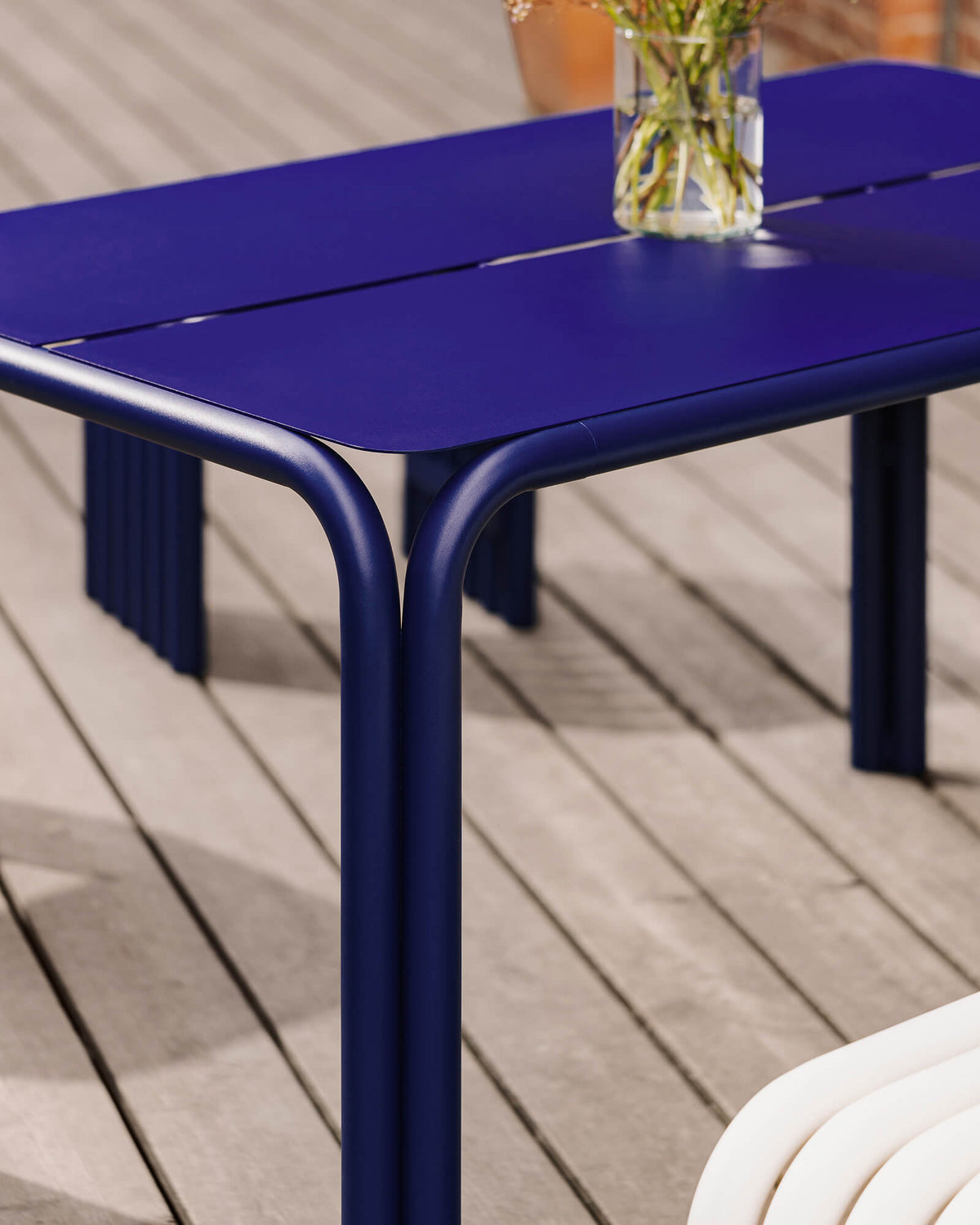 Nokk Table - Blueberry Pie - stylish practical outdoor table - noo.ma